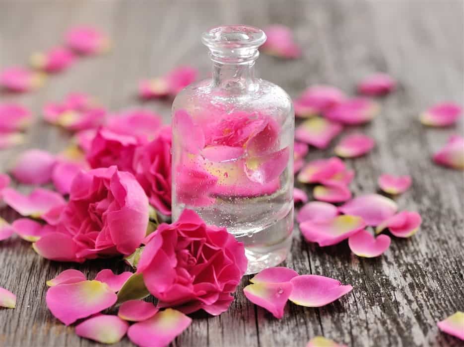 Rose Water – Natural Glow & Timeless Beauty Secret